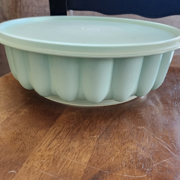Tupperware | Kitchen | Vintage Tupperware Jello Mold 222 30 Off Bundles ...